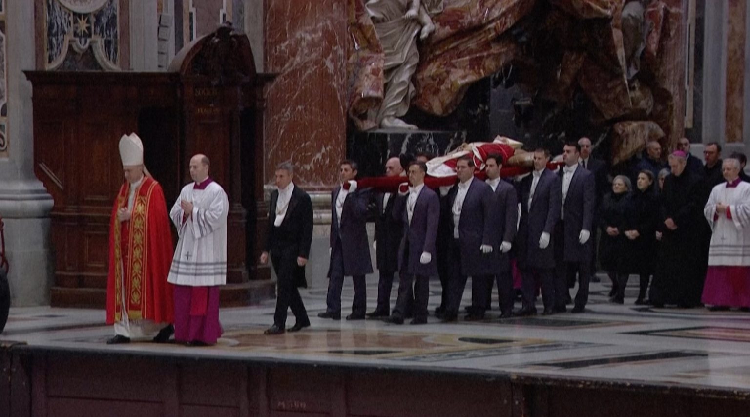 Las exequias de Benedicto XVI en el Vaticano - Telemax